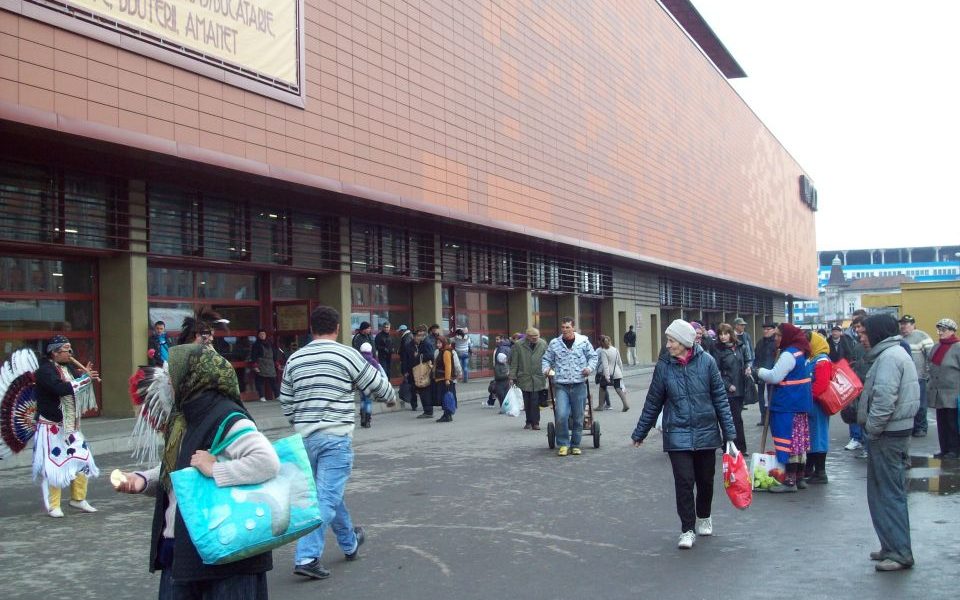 INCENDIU de amploare la Hala Obor! Pompierii au evacuat toata zona ...